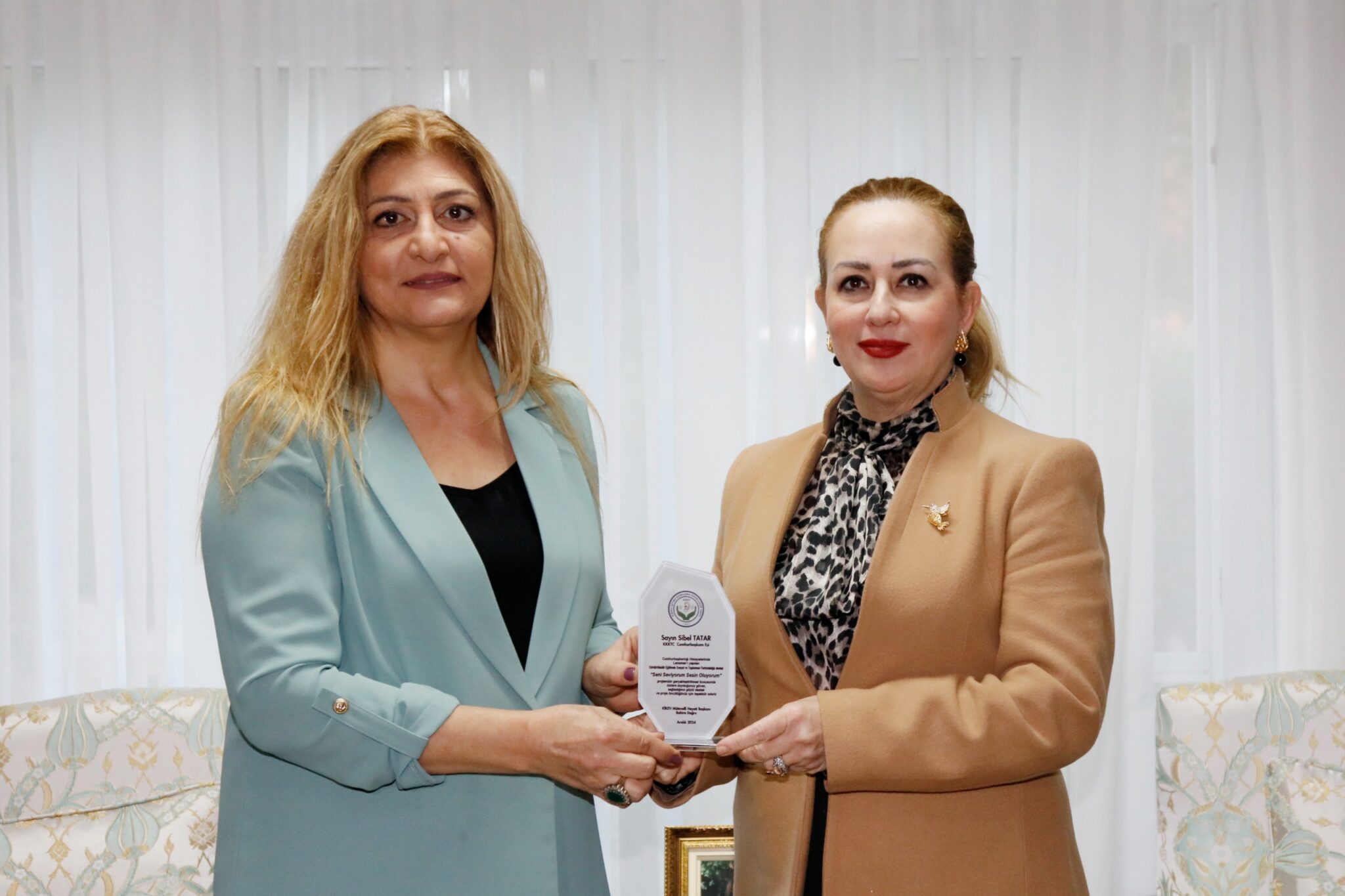 Cumhurbaşkanı Ersin Tatar’ın eşi Sibel Tatar, KİKEV heyetini kabul etti ...